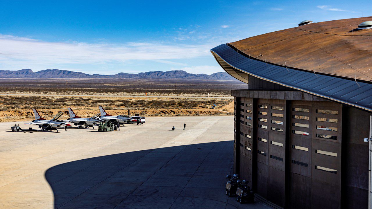 USAF Thunderbirds return to Spaceport America - Spaceport America